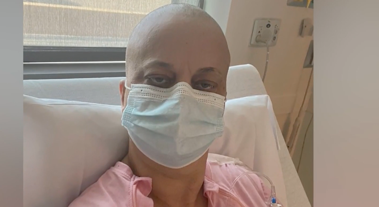 Woman, 56, Recalls Extreme 'Bloating' Before Stage 3 Ovarian Cancer