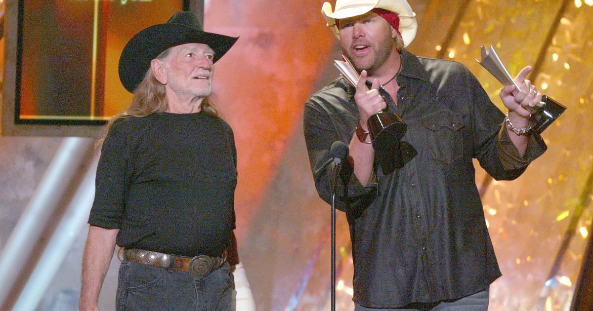 20 Years Ago, Toby Keith and Willie Nelson Made â€˜Beer for My Horsesâ€™
