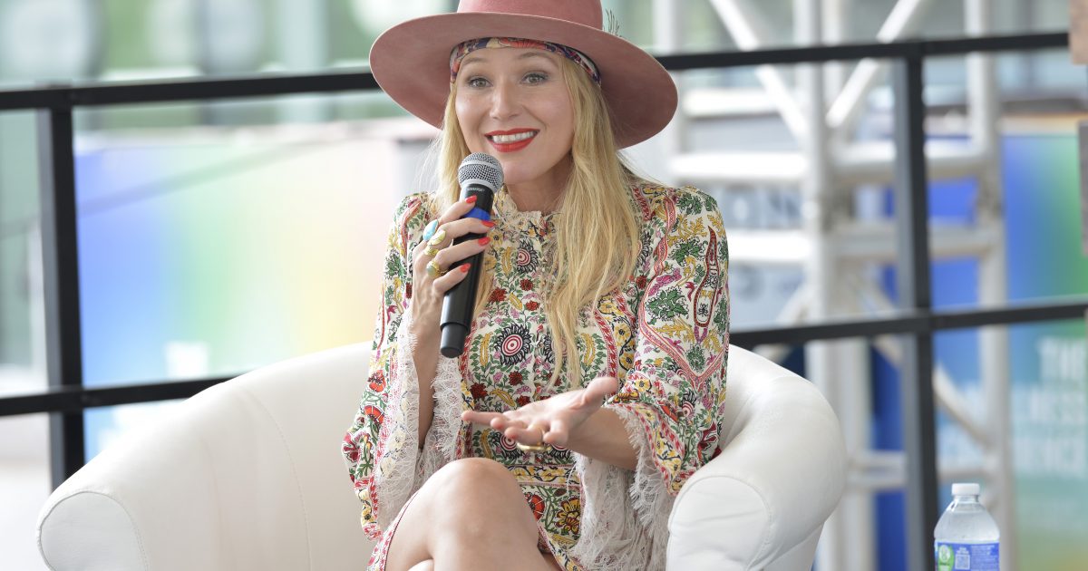 Singer Jewel Kilcher, 49, Addresses Mental Health Access Gap