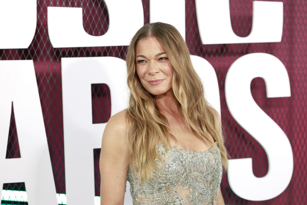 LeAnn Rimes, Psoriasis Survivor, ’30 Years of Blue’ Tour