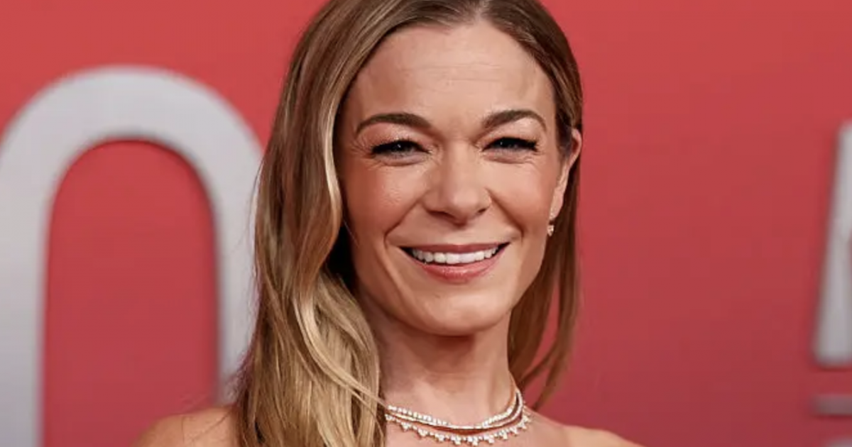 LeAnn Rimes, Psoriasis Survivor, ’30 Years of Blue’ Tour